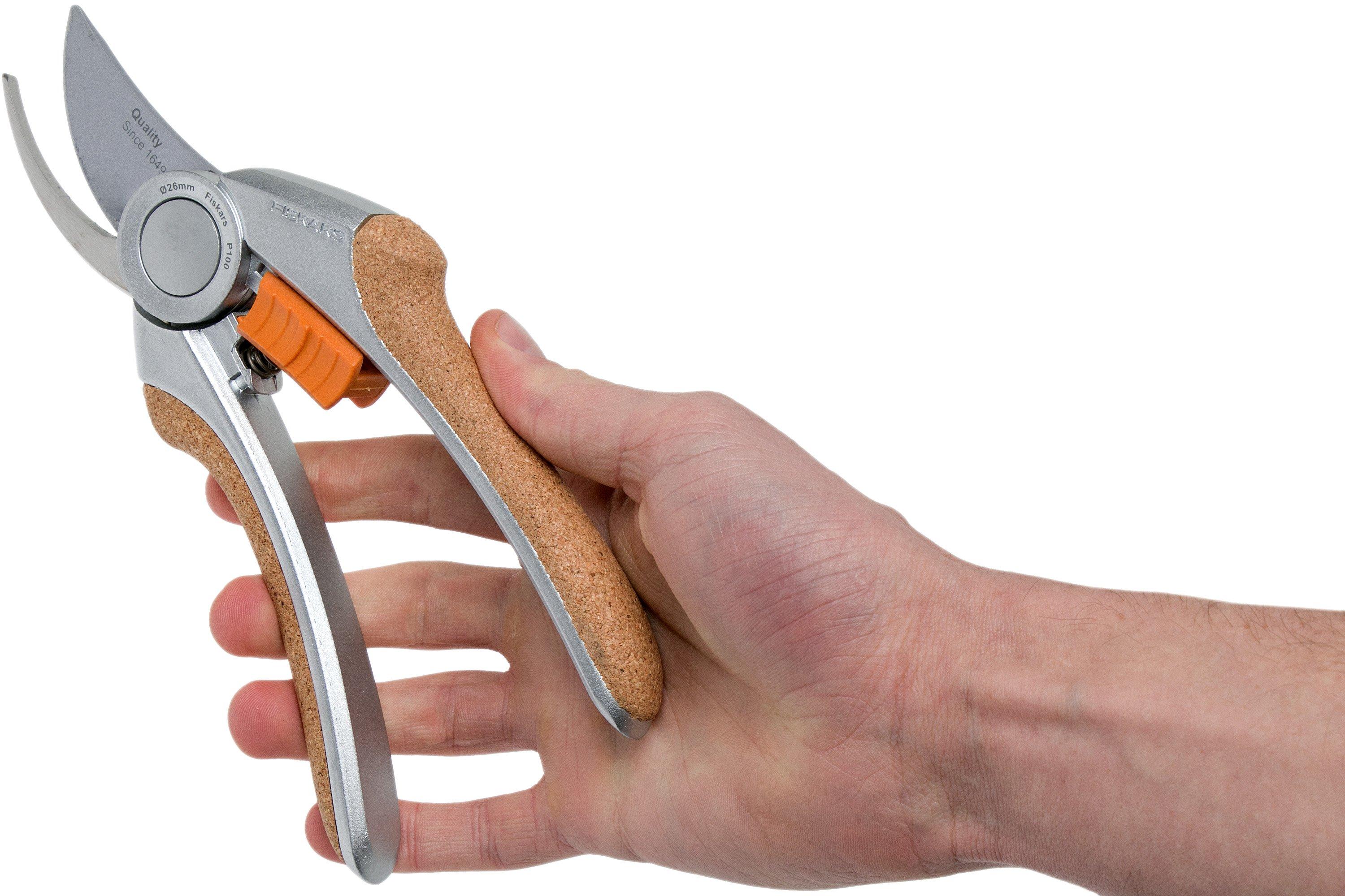 Fiskars Quantum bypass pruning shears right handed Advantageously shopping at Knivesandtools