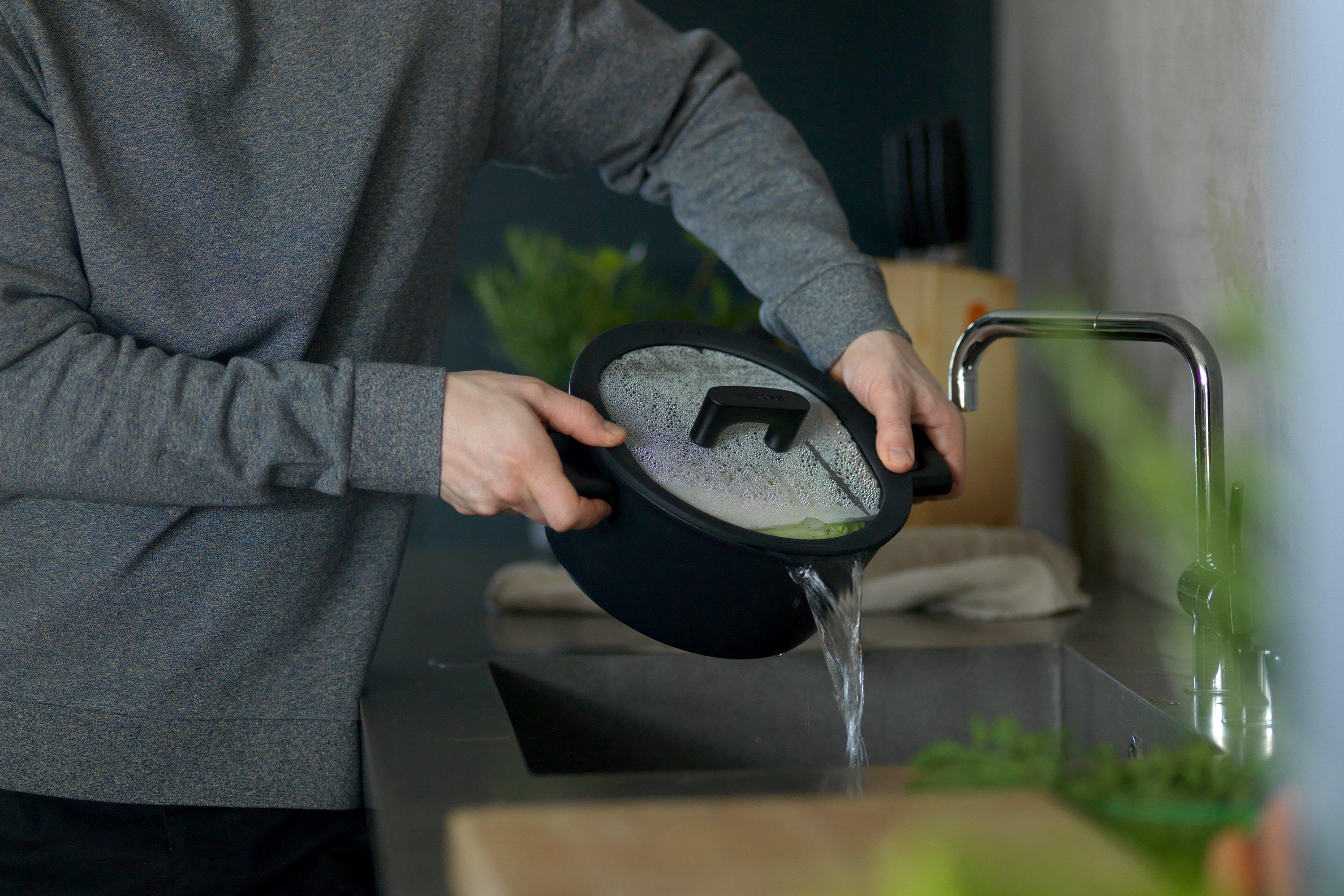 Fiskars Hard Face saute pan 26cm | Advantageously shopping at ...