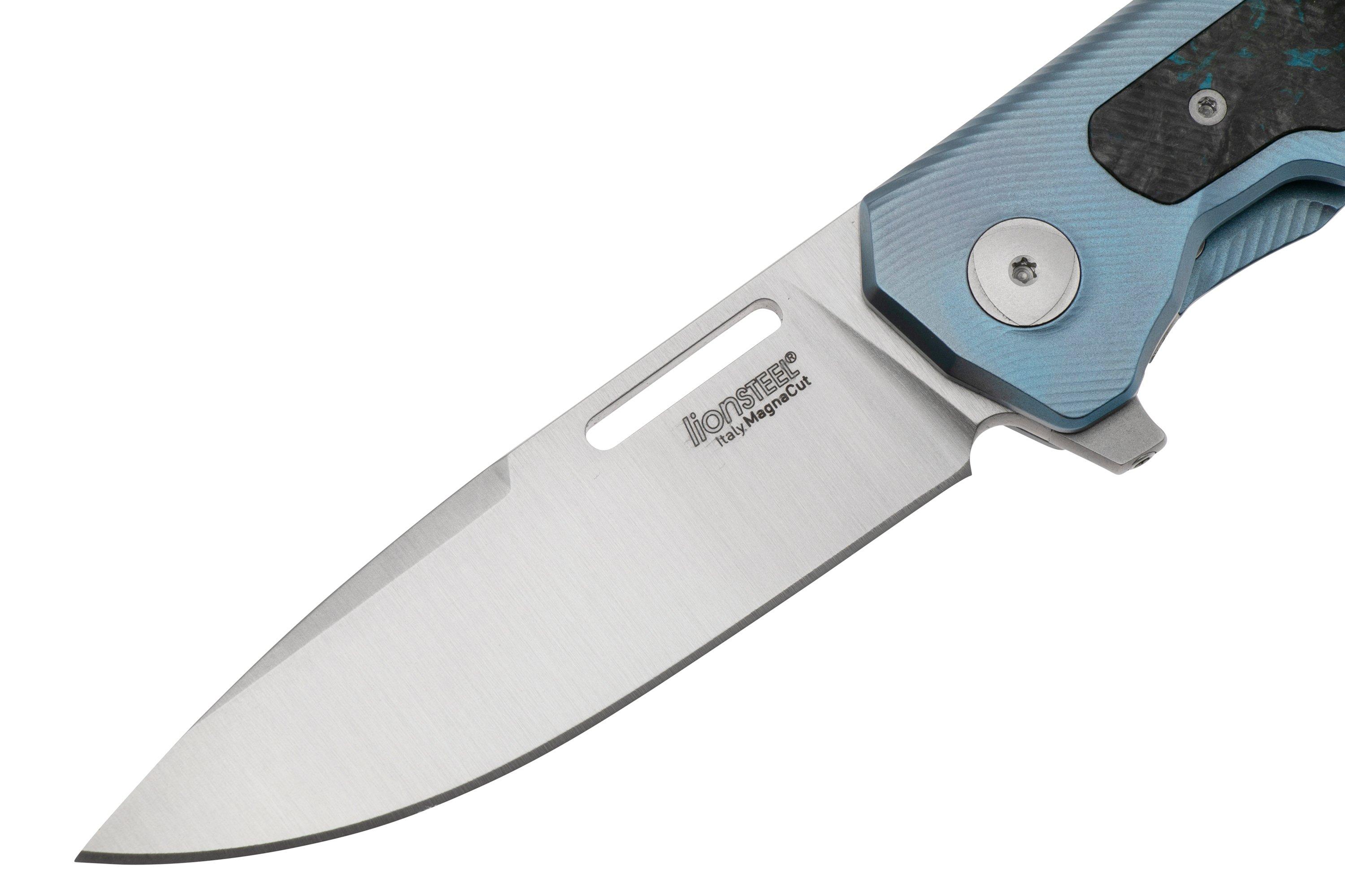 LionSteel Q4ttro, Satin MagnaCut, Blue Titanium Carbon Fiber Inlay, coltello da tasca, Michele ...