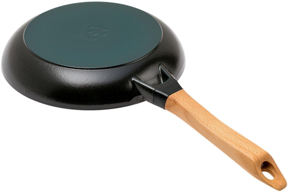 Staub frying pan with wooden handle 26 cm, black | Advantageously ...