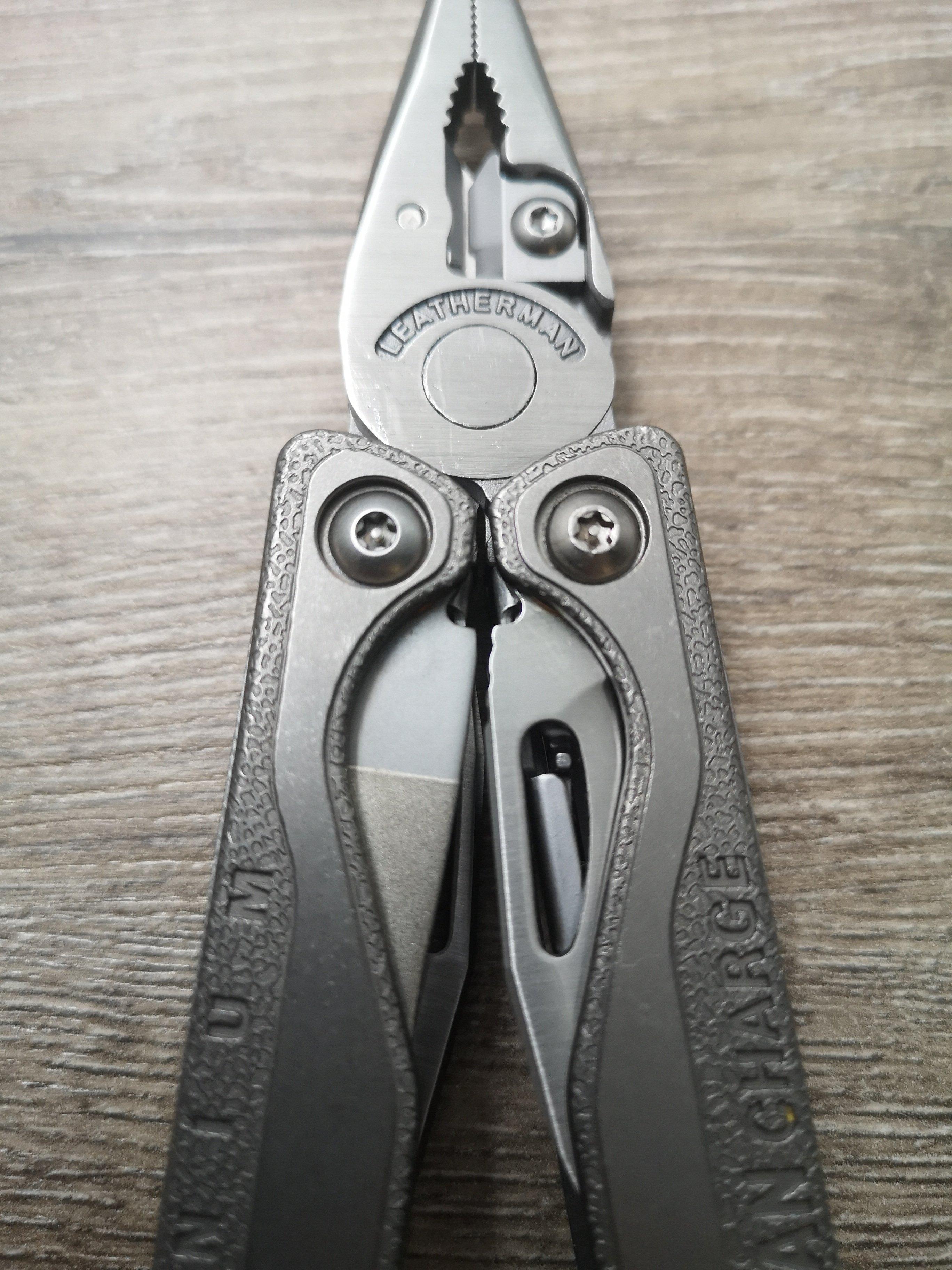 Leatherman Charge Plus TTi pince multifonction, étui en nylon 832537 | Achetez à prix avantageux ...