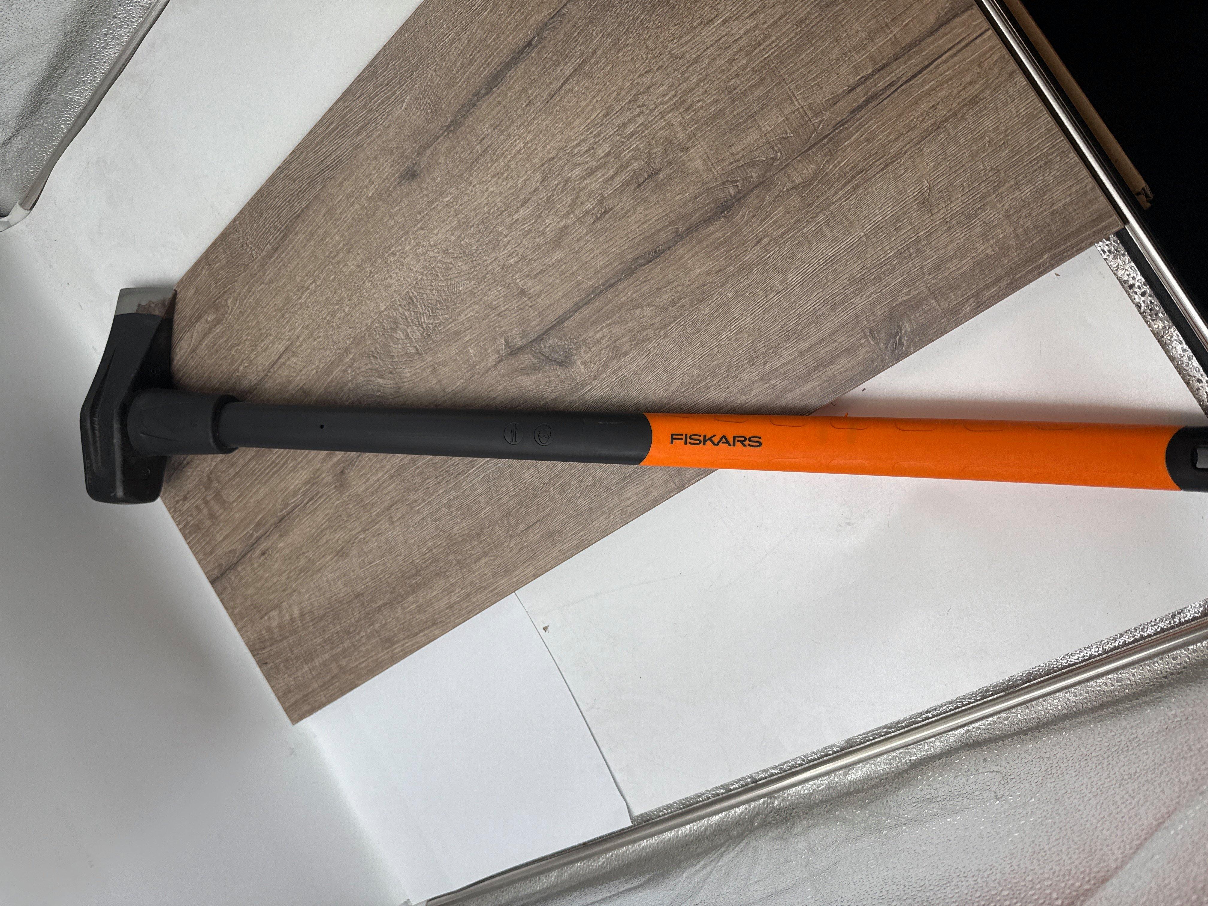 Fiskars X37 large splitting axe | Advantageously shopping at ...