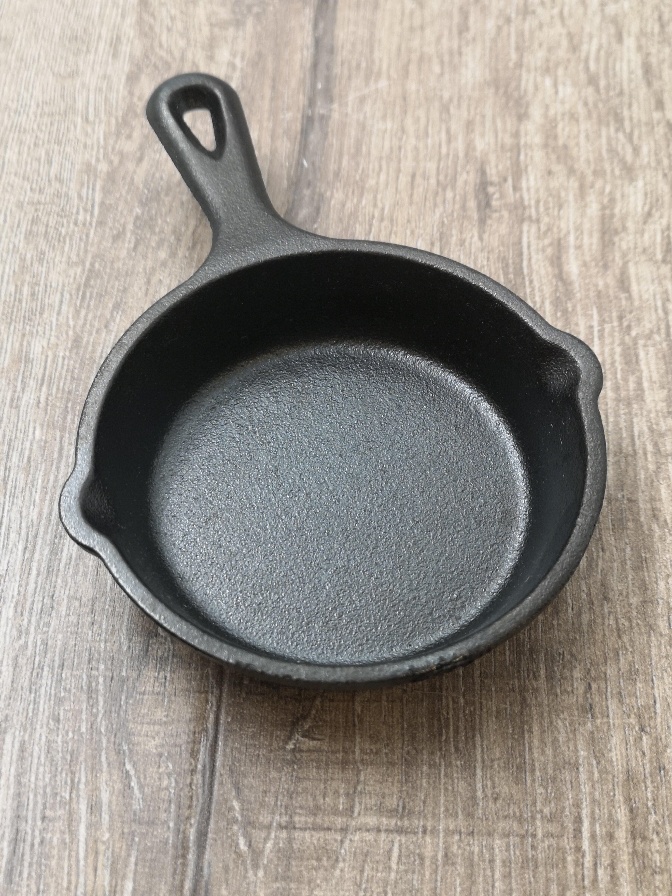 Lodge Mini Cast Iron Skillet, Durchmesser 8,8 cm, Mini-Bratpfanne ...