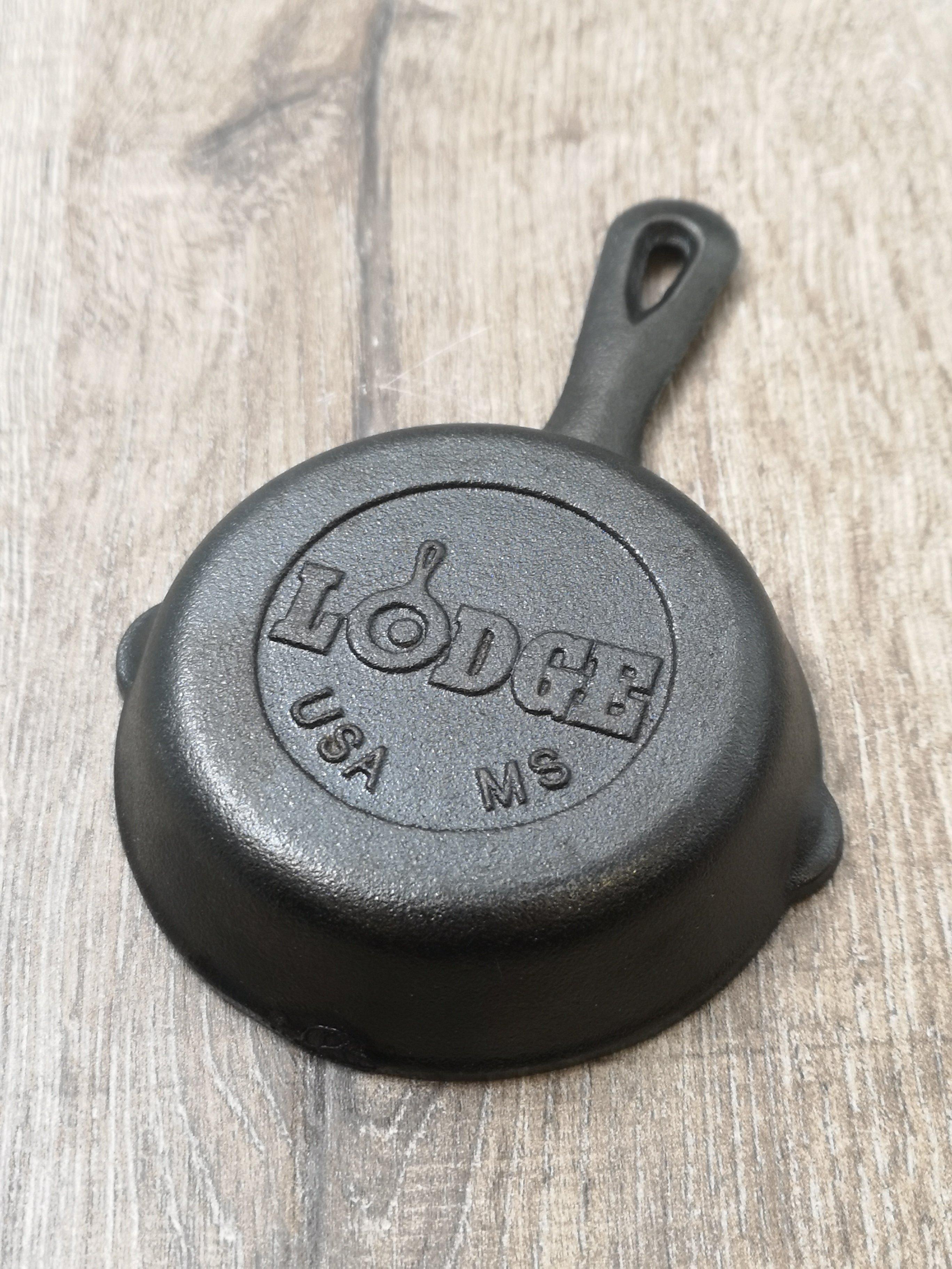 Lodge Mini Cast Iron Skillet, Durchmesser 8,8 cm, Mini-Bratpfanne ...