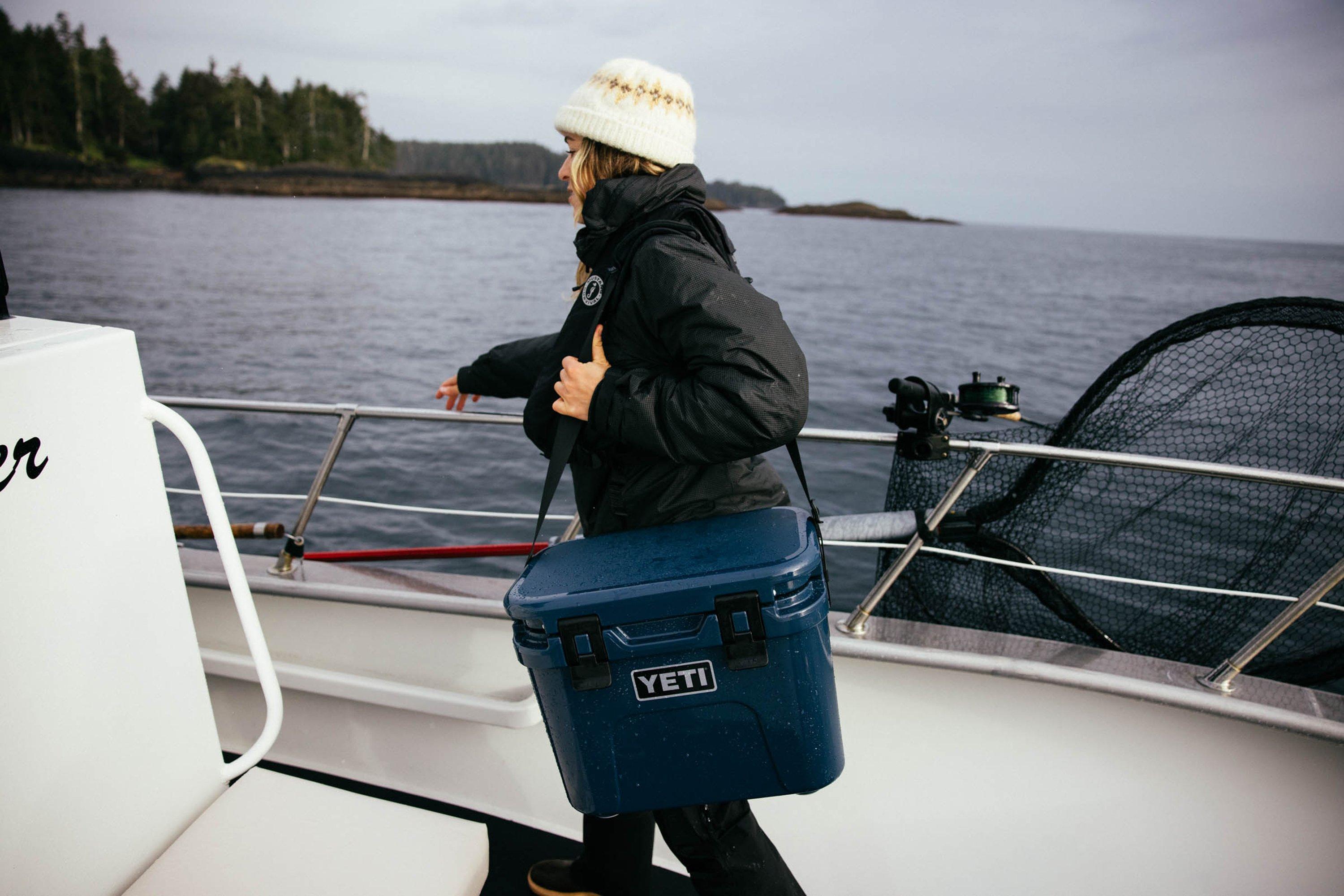 Yeti Roadie 15L Cooler, Navy Blue, cool box with shoulder strap ...